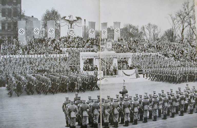 Hitler’s 50th Birthday 🎂 – Heinrich Hoffmann Photo Gallery