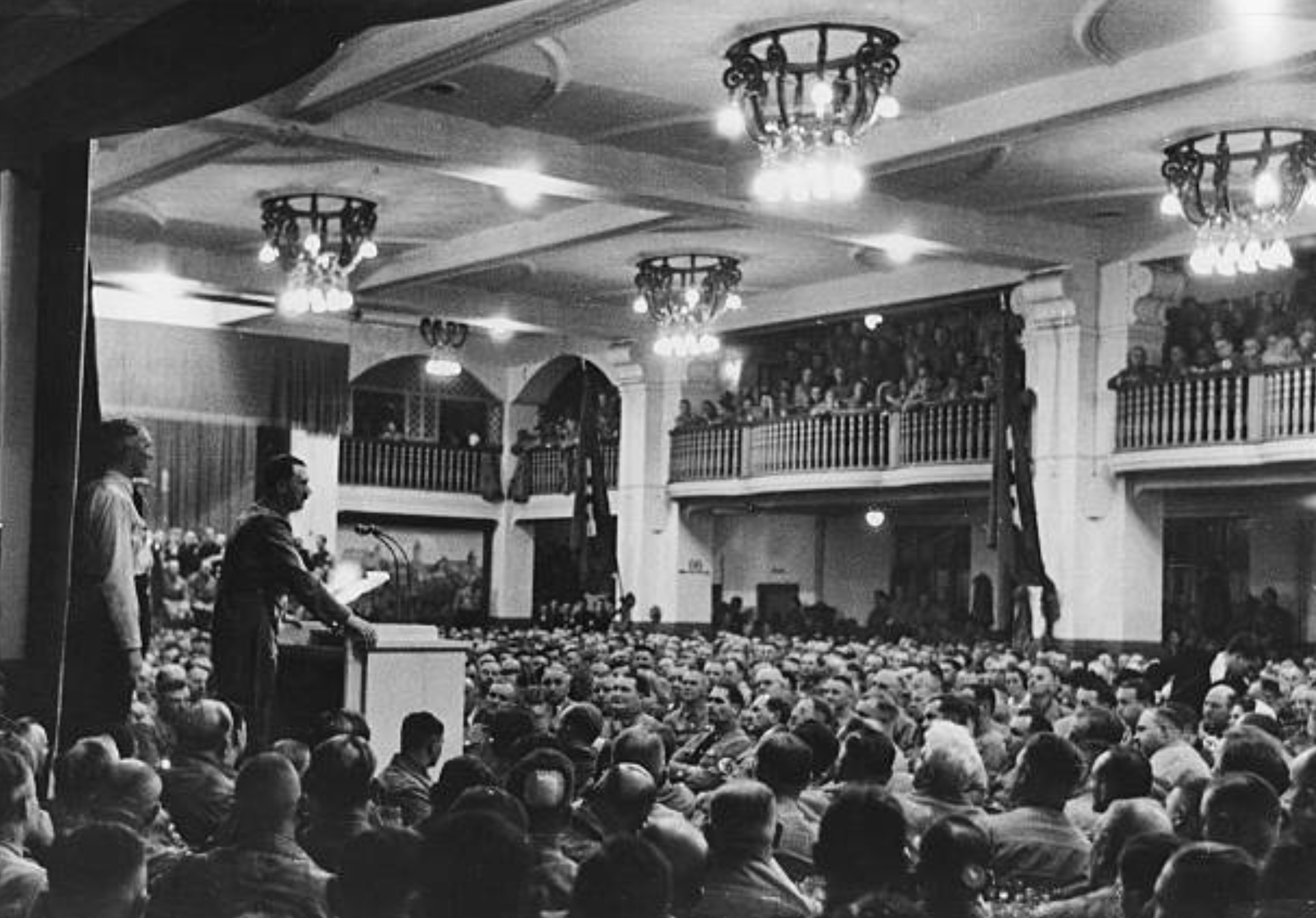 Hitler’s Beer Hall Days – Heinrich Hoffmann Photo Gallery