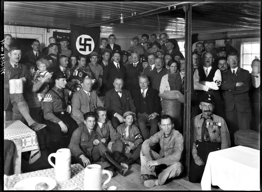 Christmas with Hitler 🎄 – Heinrich Hoffmann Photo Gallery