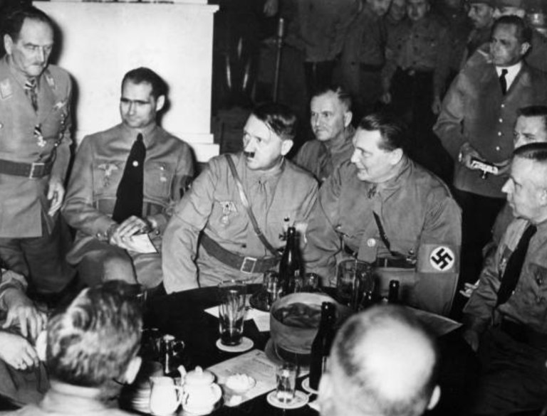 Hitler’s Beer Hall Days – Heinrich Hoffmann Photo Gallery
