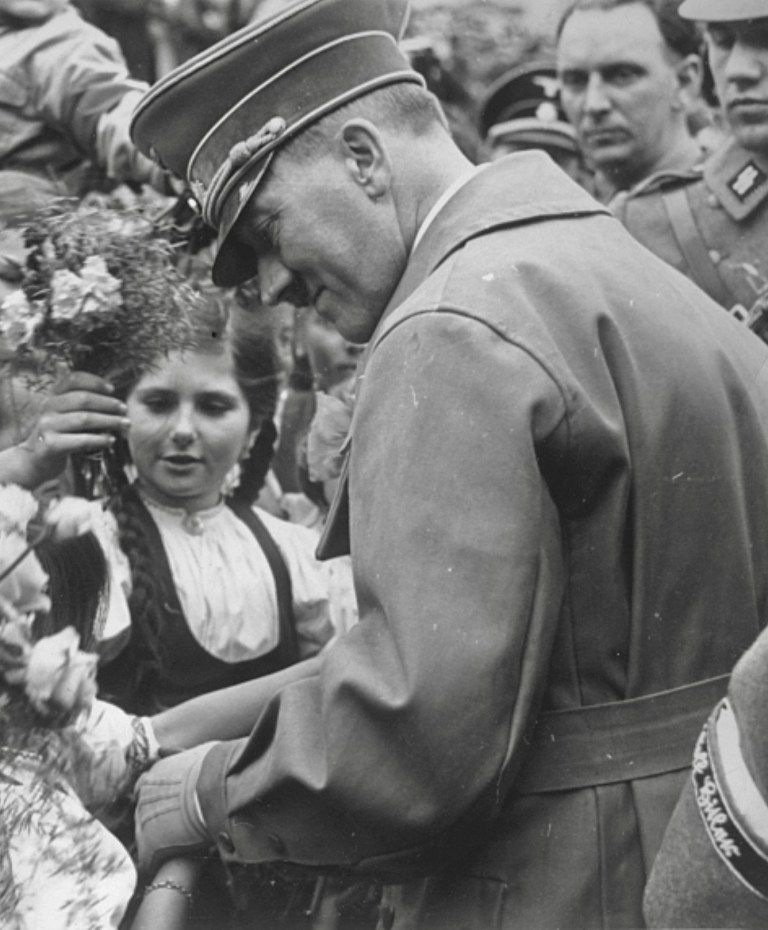 Hitler in Uniform – Heinrich Hoffmann Photo Gallery