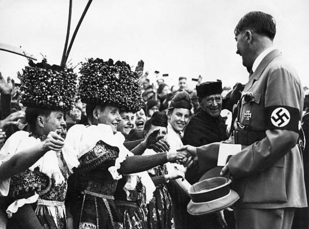 Hitler’s Thanksgiving Festival – Heinrich Hoffmann Photo Gallery
