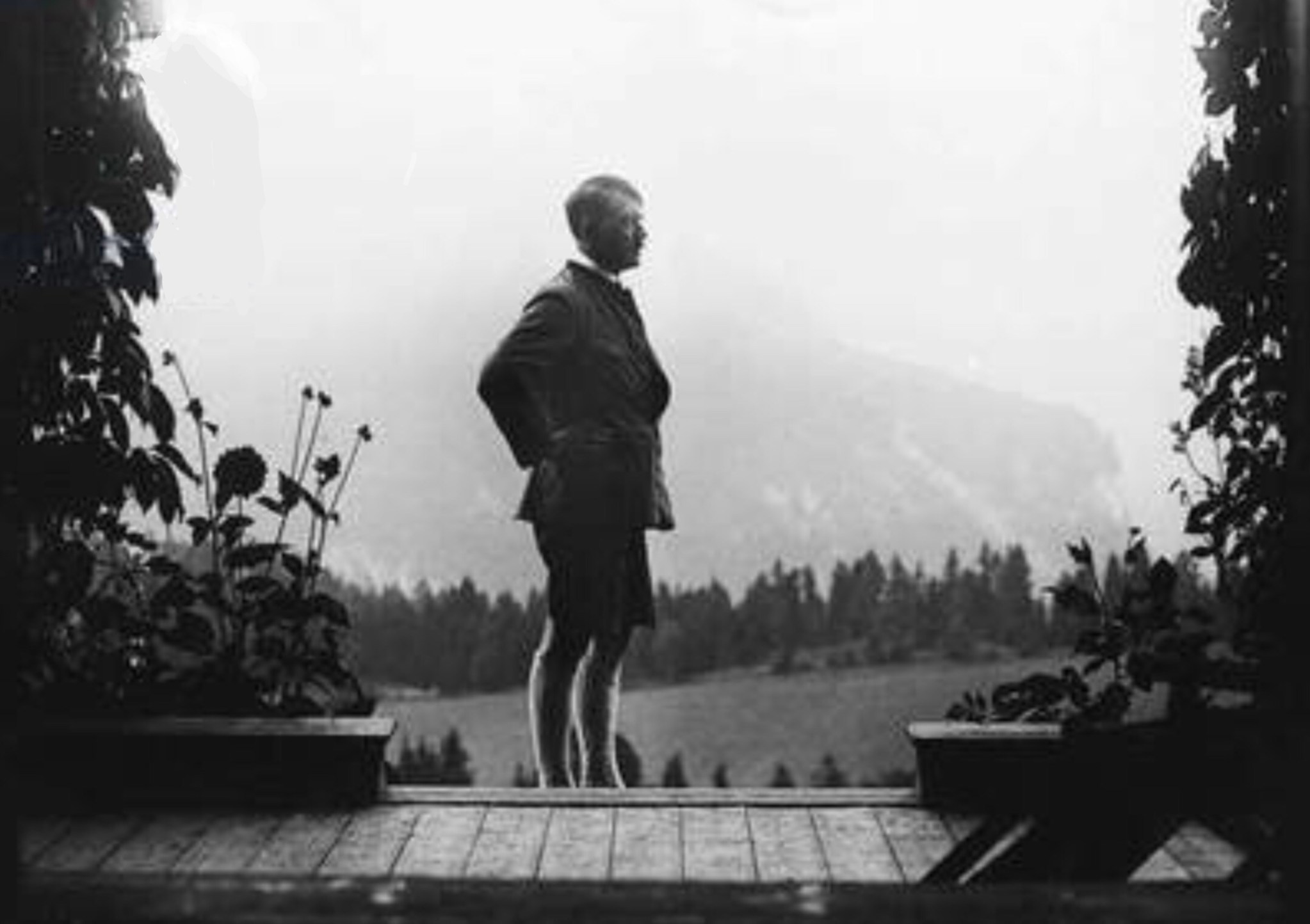 Hitler in Lederhosen Set #1 – Heinrich Hoffmann Photo Gallery