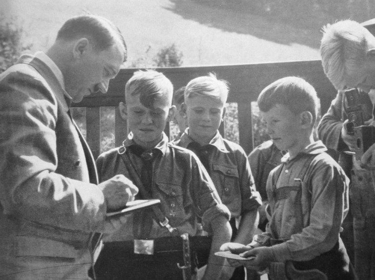 Adolf Hitler: Bilder Aus Dem Leben Des Führers – Heinrich Hoffmann ...