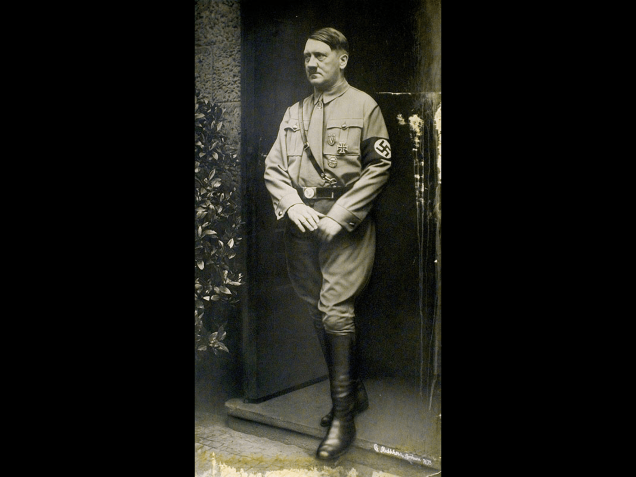 Hitler in Uniform – Heinrich Hoffmann Photo Gallery