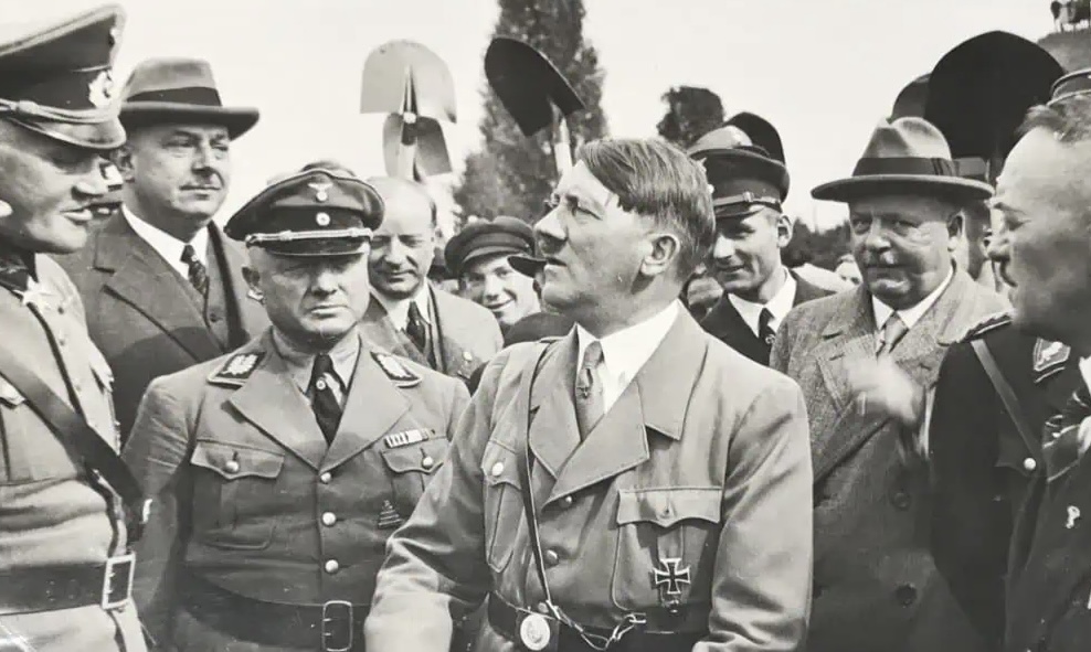 Hitler and the Autobahn – Heinrich Hoffmann Photo Gallery