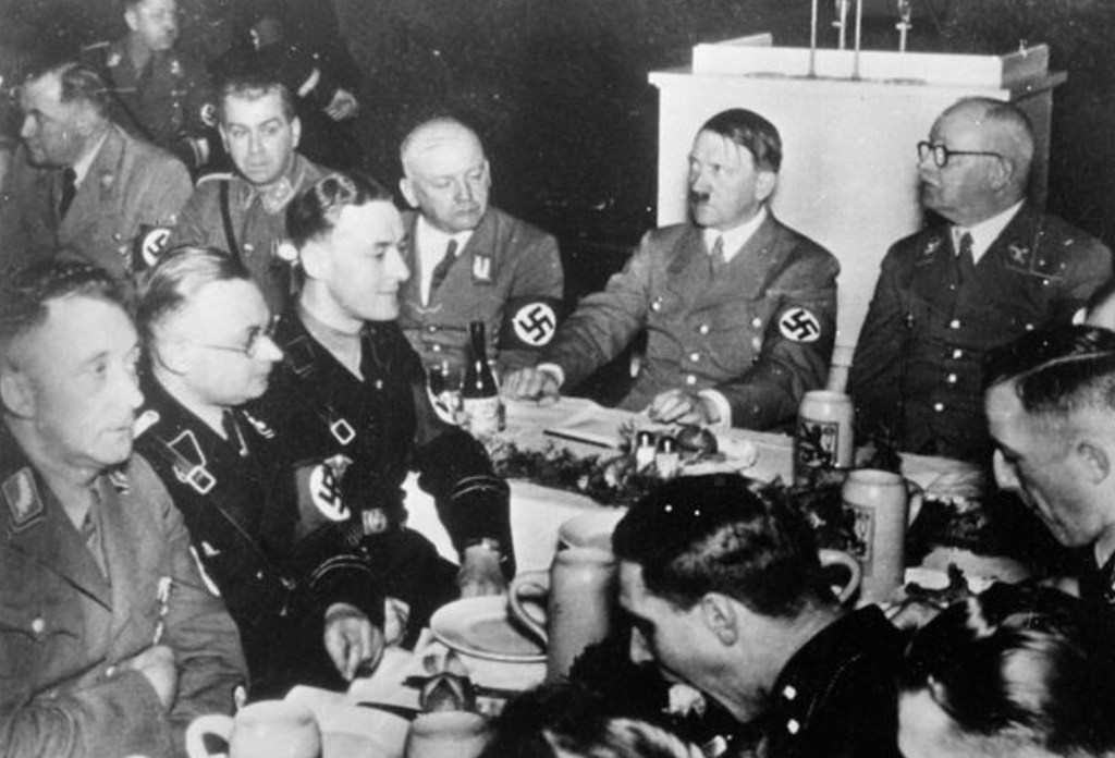 Christmas with Hitler 🎄 – Heinrich Hoffmann Photo Gallery