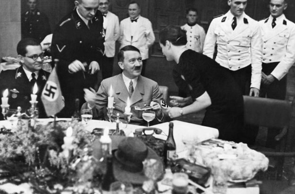 Christmas with Hitler 🎄 – Heinrich Hoffmann Photo Gallery