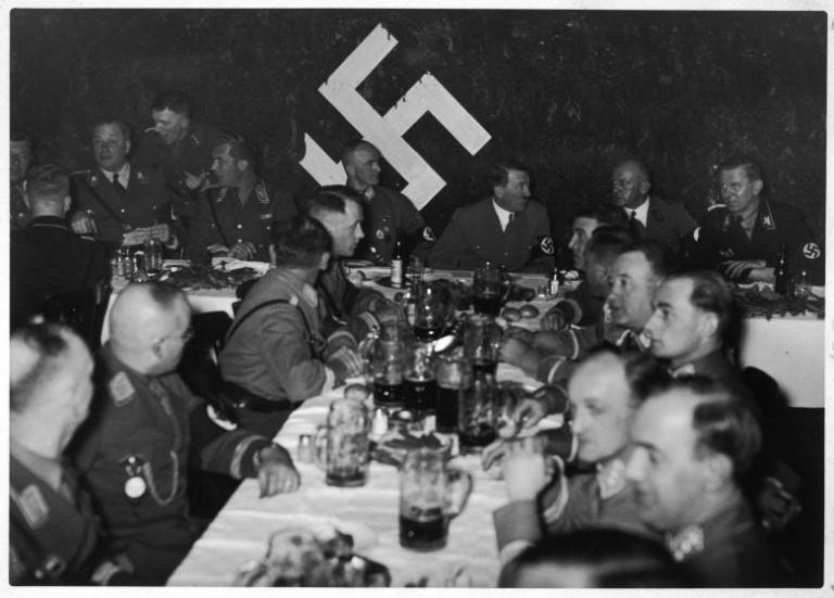 Christmas with Hitler 🎄 – Heinrich Hoffmann Photo Gallery