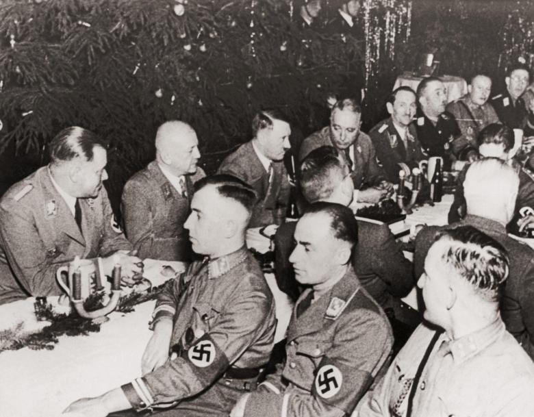 Christmas with Hitler 🎄 – Heinrich Hoffmann Photo Gallery